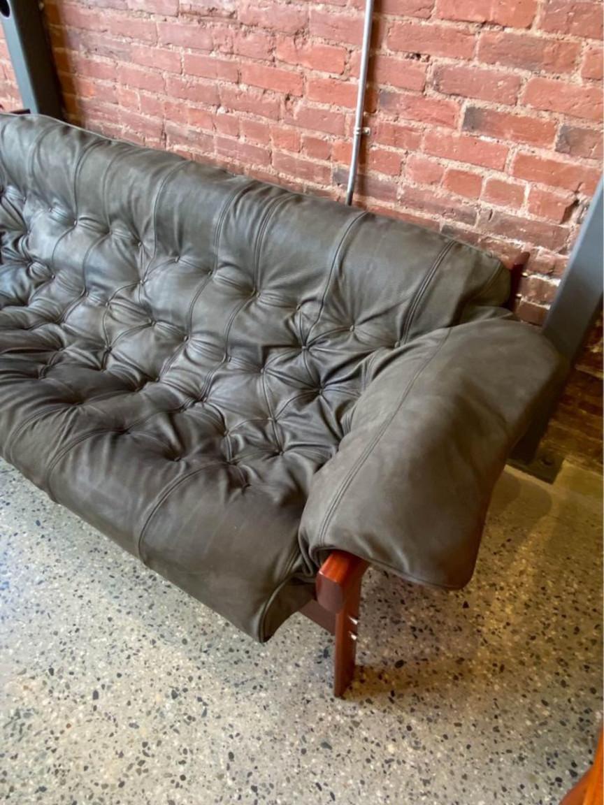 1970s Brazilian MP41 Wood and Leather Sofa by Percival Lafer For Sale ...