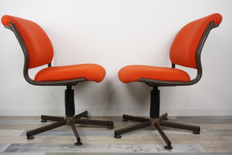 1970s French Design Roneo Swivel Armchair For Sale at 1stDibs