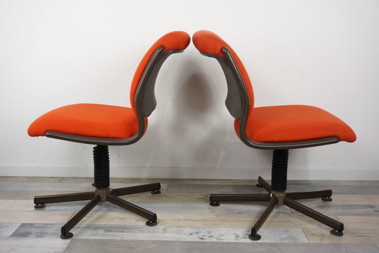1970s French Design Roneo Swivel Armchair For Sale at 1stDibs
