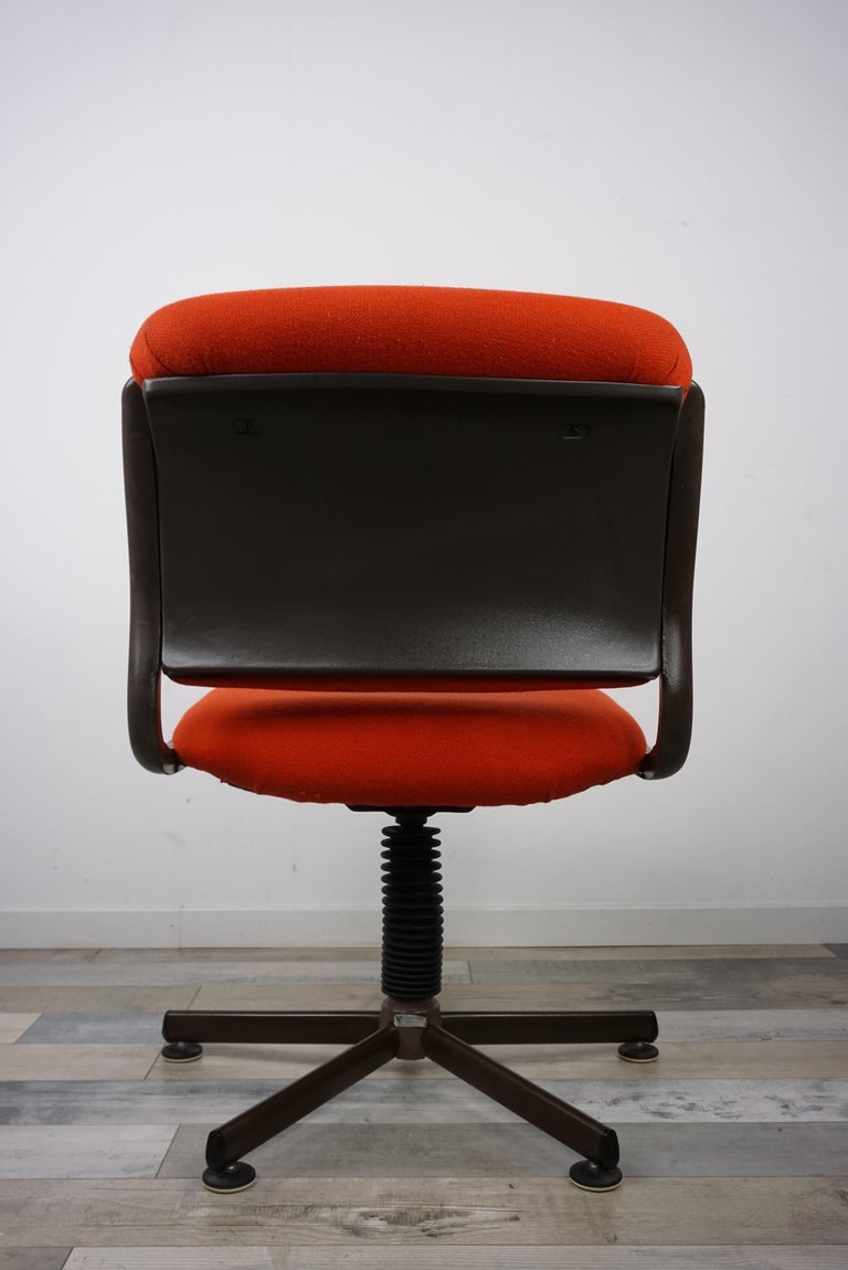 1970s French Design Roneo Swivel Armchair For Sale at 1stDibs