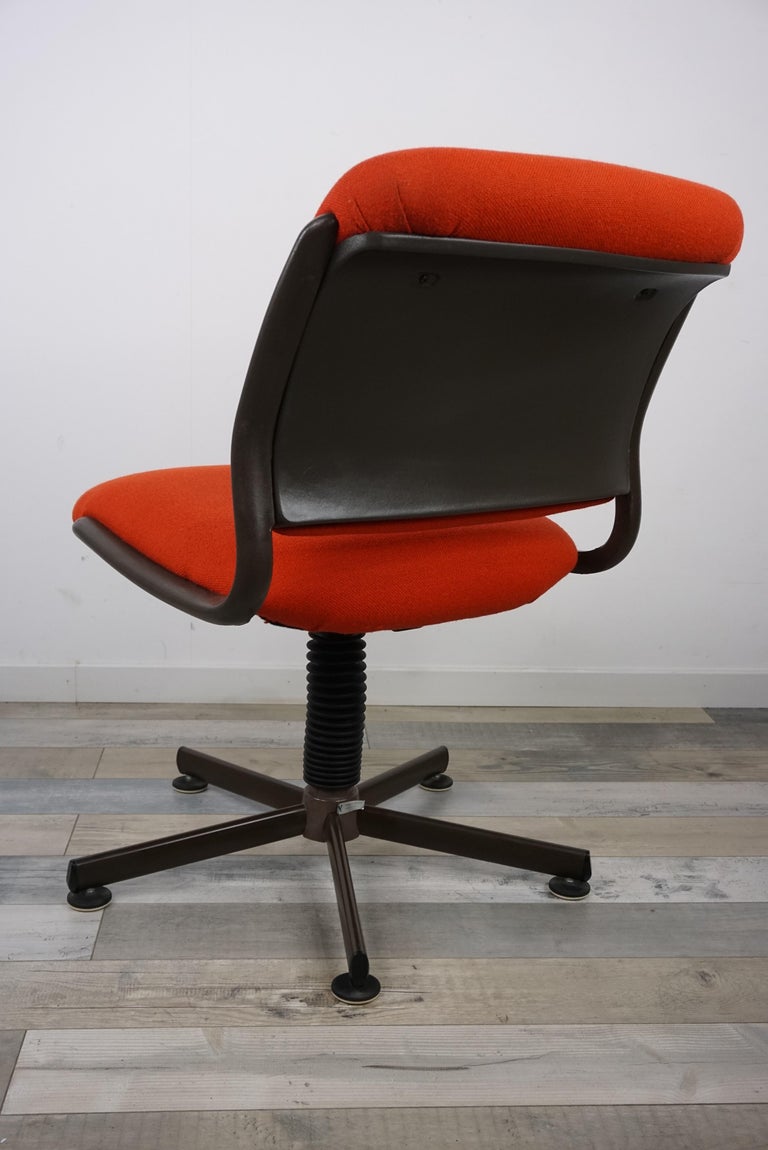 1970s French Design Roneo Swivel Armchair For Sale at 1stDibs