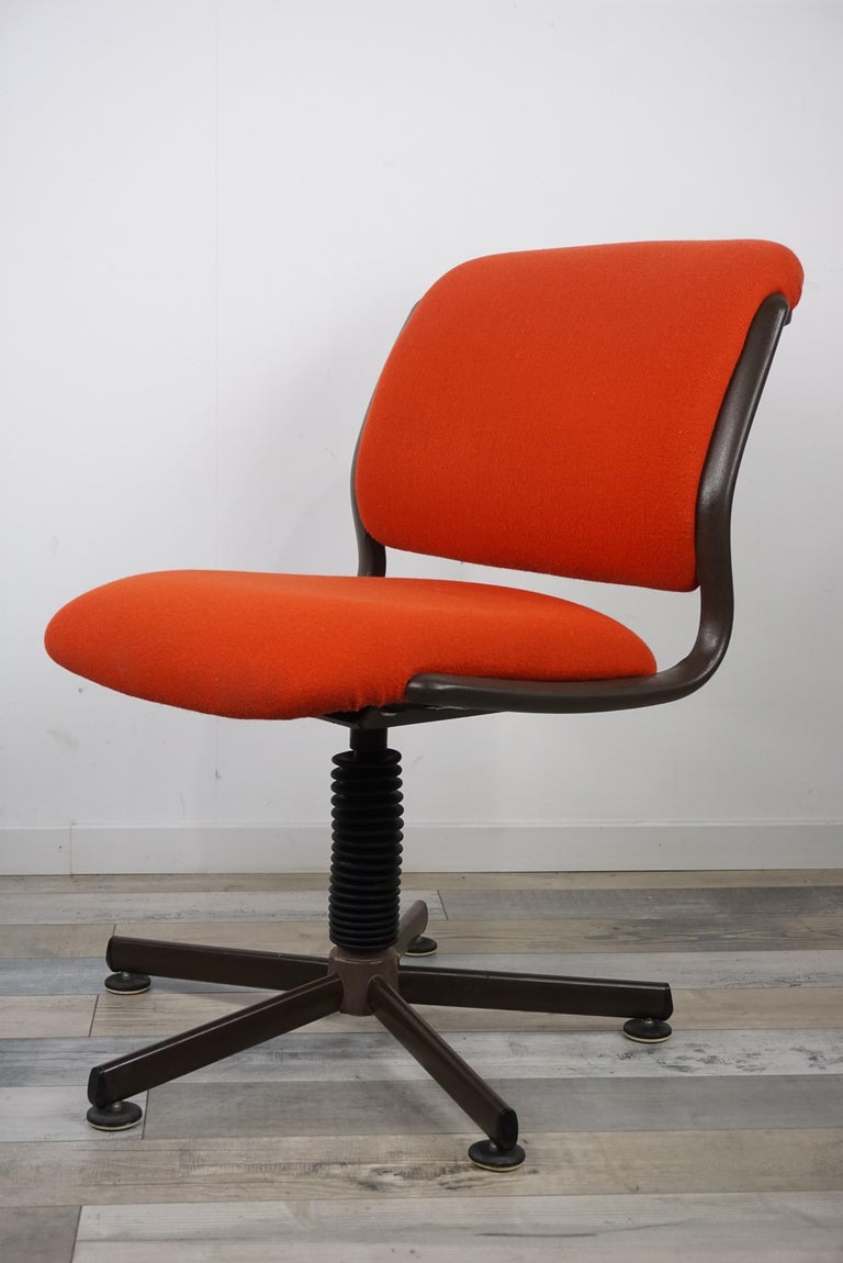 1970s French Design Roneo Swivel Armchair For Sale at 1stDibs
