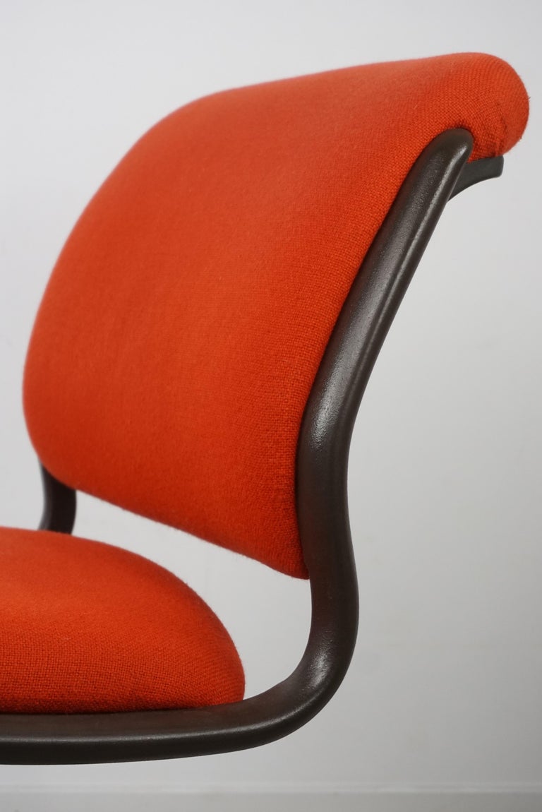 1970s French Design Roneo Swivel Armchair For Sale at 1stDibs