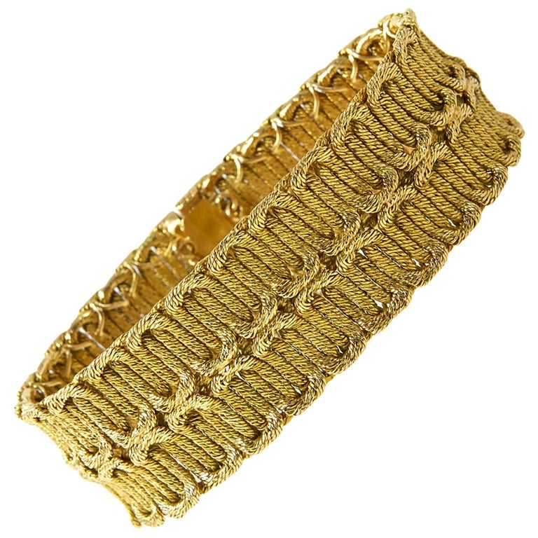 1970s French Fine Yellow Gold Braided Bracelet For Sale at 1stDibs