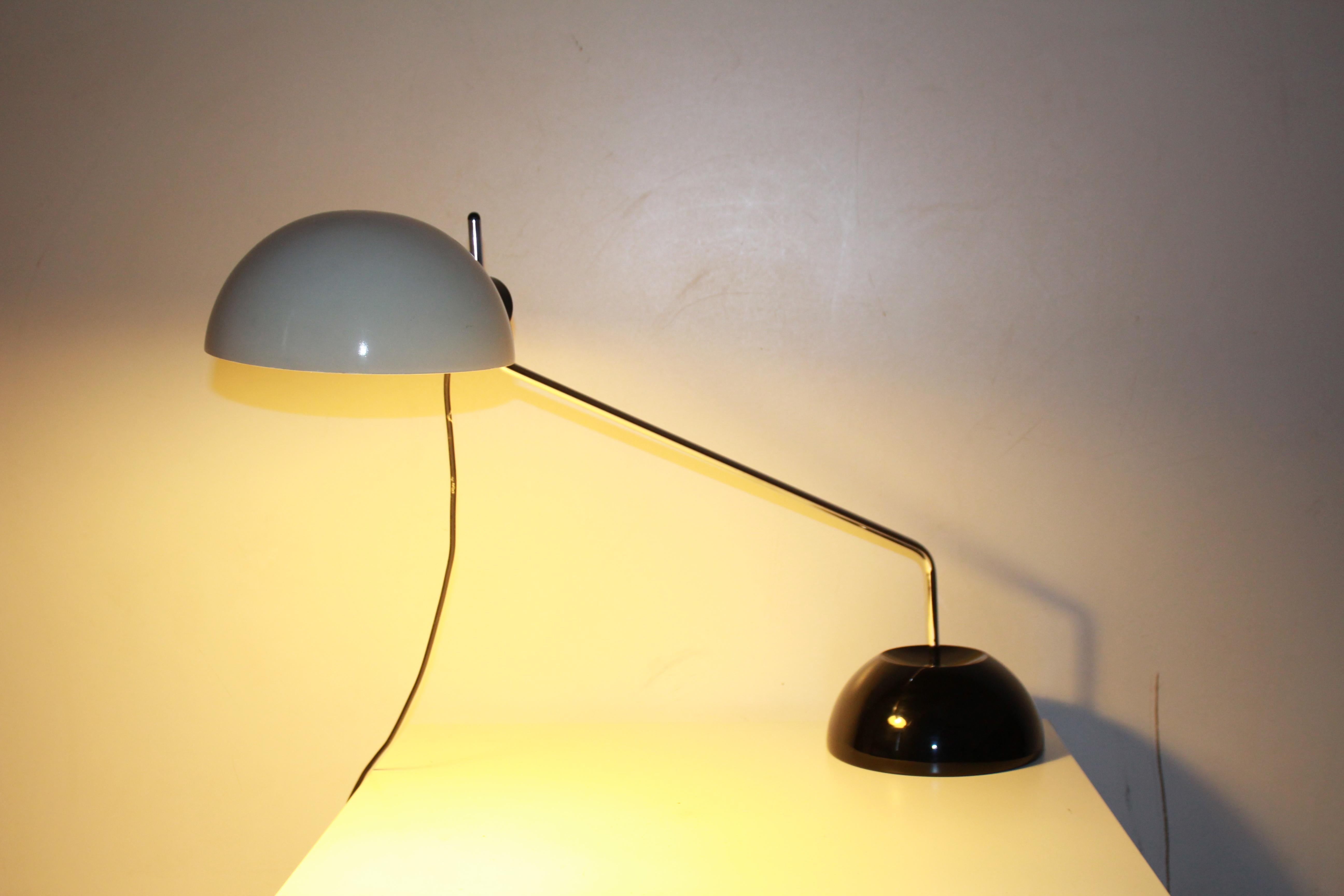 Vintage Guzzini table lamp, Italy 1970s For Sale at 1stDibs