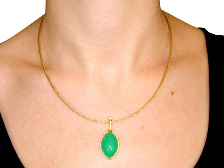1970s Italian 21.30 Carat Chrysoprase and Diamond Yellow Gold Necklace ...