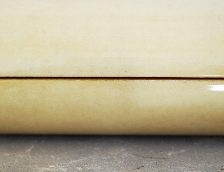 1970s Italian Carrero Ivory Resin Box For Sale at 1stDibs