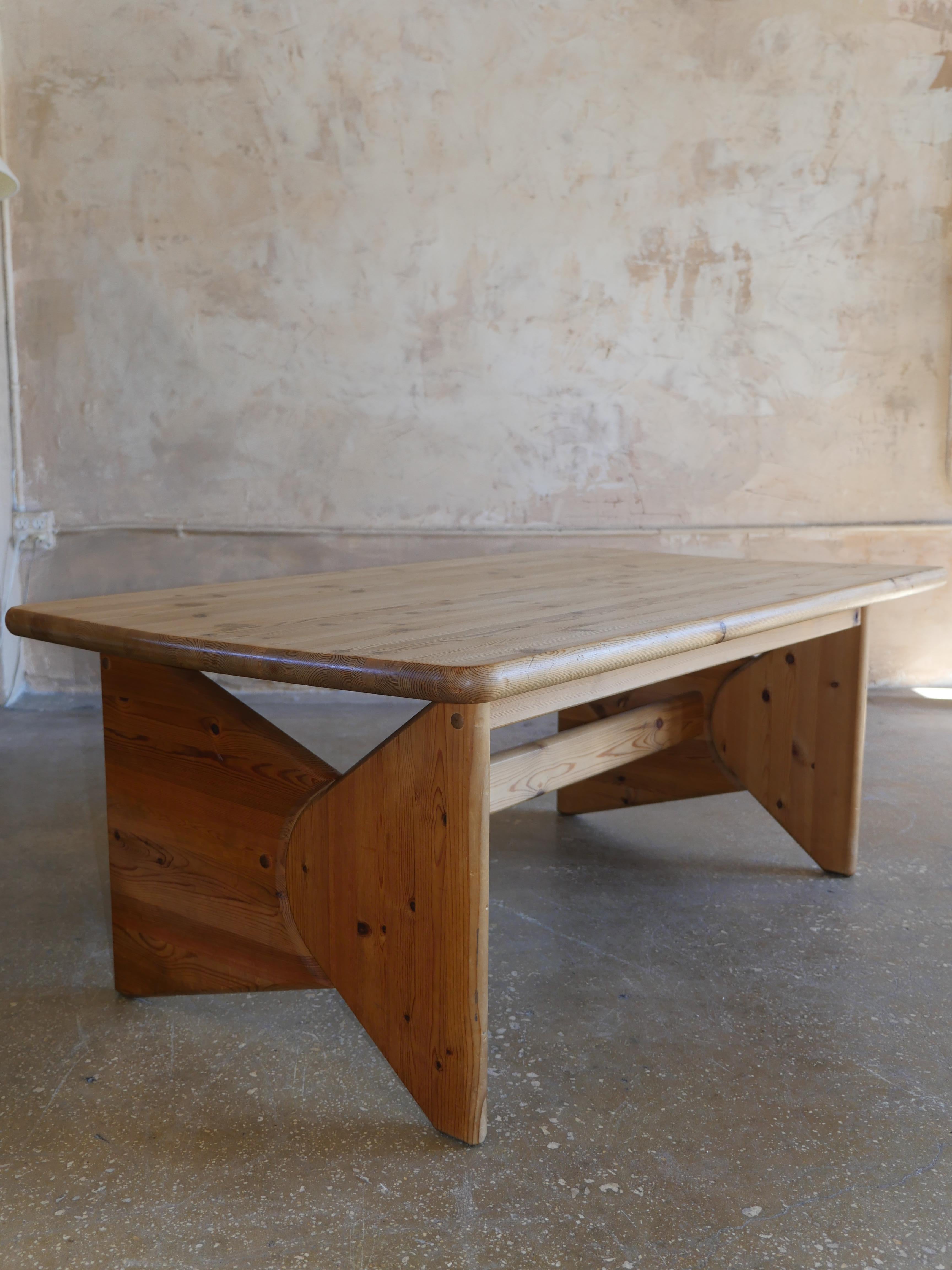 1970s Mid-Century Modern Pinewood Coffee Table For Sale at 1stDibs