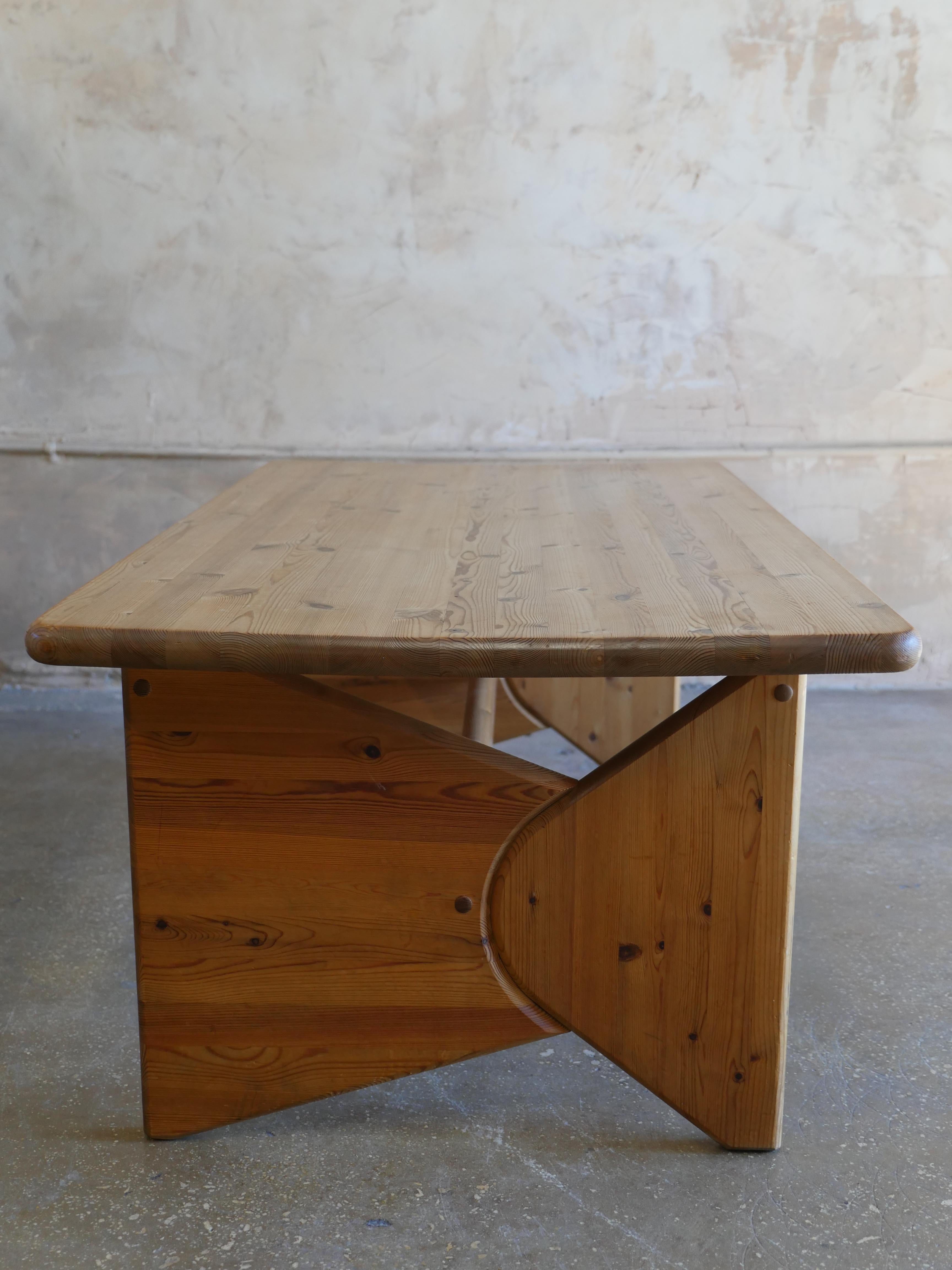 1970s Mid-Century Modern Pinewood Coffee Table For Sale at 1stDibs