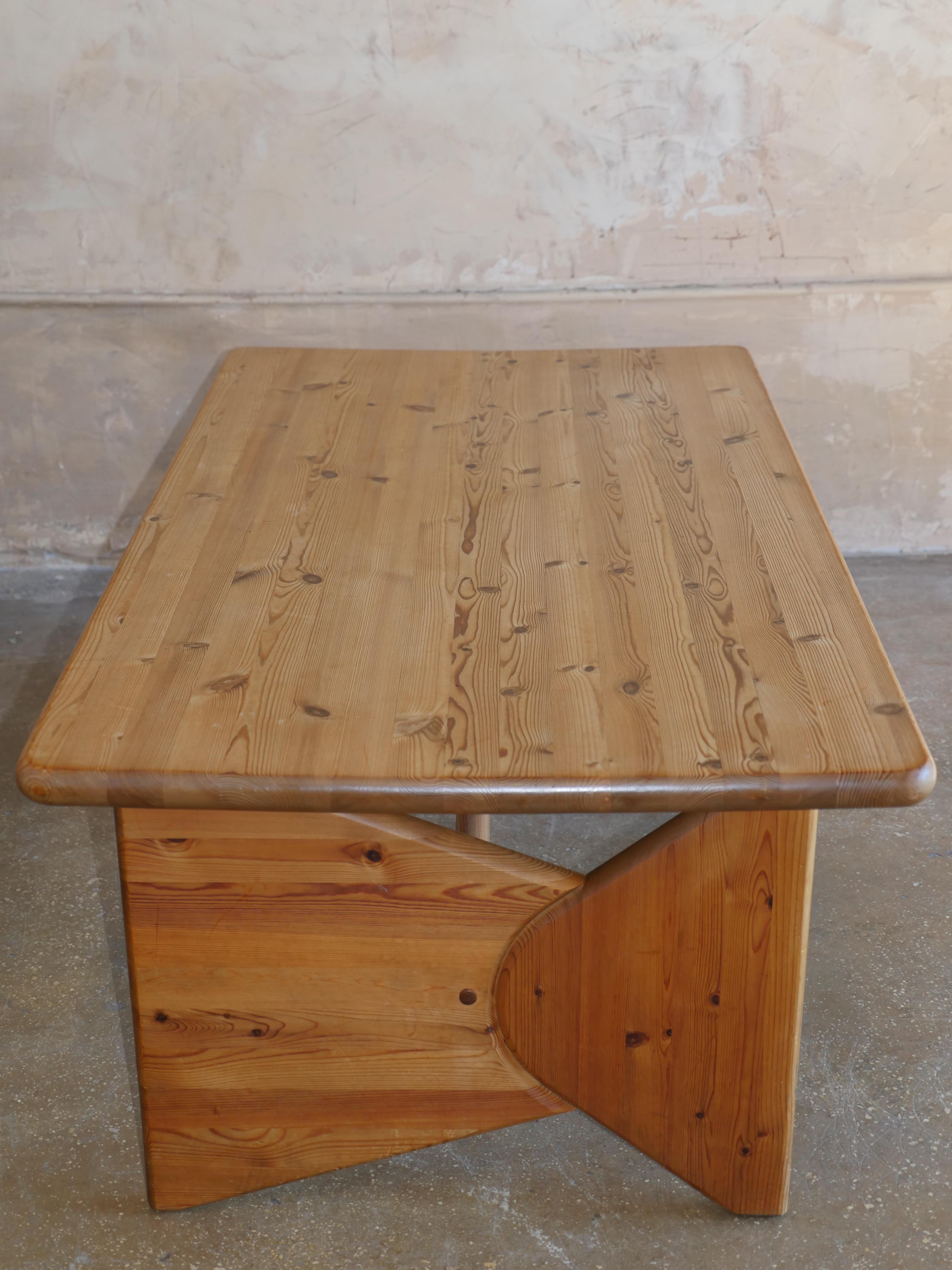 1970s Mid-Century Modern Pinewood Coffee Table For Sale at 1stDibs