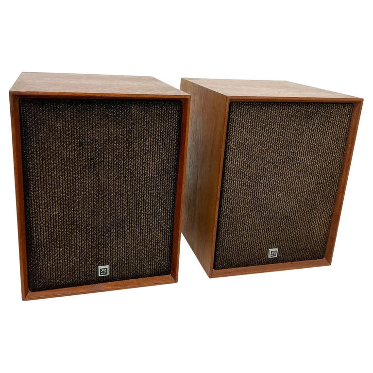 1970s Pair of R Hi Fi Realistic Model SP2 MCM Vintage Speakers For Sale ...