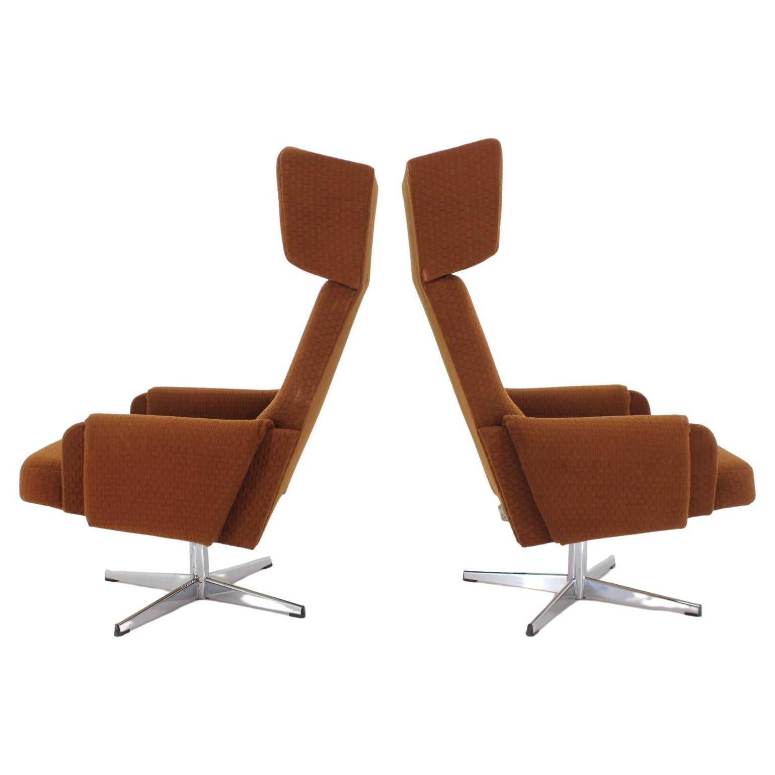 Pair of Coral Linen Upholstered Swivel Tub Chairs For Sale at 1stDibs