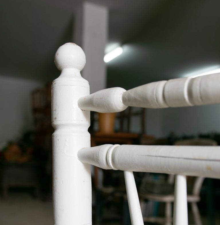 1970s Pair of White Chairs with Enea Seating For Sale at 1stDibs