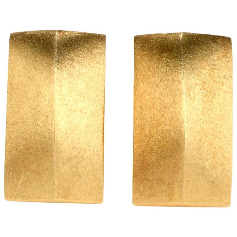 1970s Satin 14 Karat Yellow Gold Rectangle Dome Men’s Cufflinks For ...