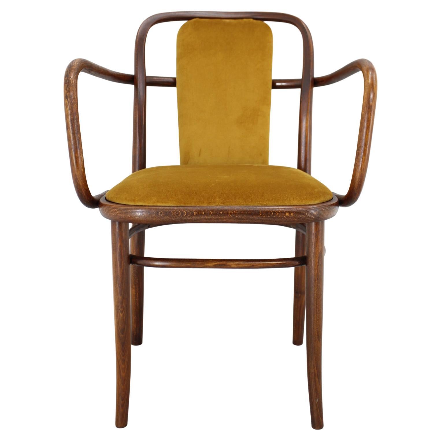 Large Set of Iconic Ton Dining Chairs For Sale at 1stDibs | iconic ...
