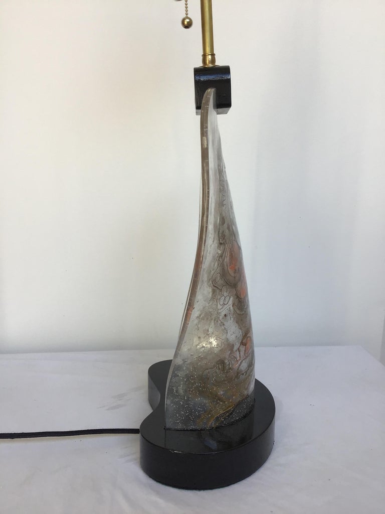 1970s Wire Encased Abstract Lucite Lamp For Sale at 1stDibs