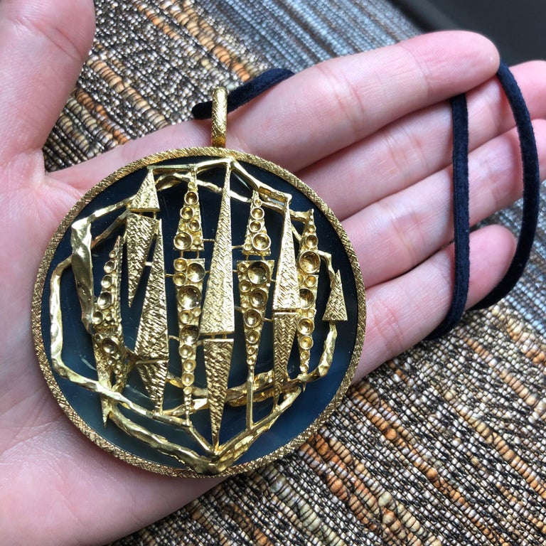 Kutchinsky Modernist Banded Agate and Gold Pendant 1971 For Sale at 1stDibs