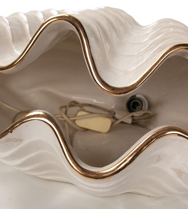 1980s Ceramic Shell-Shaped Table Lamp with Gilded Edges For Sale at 1stDibs