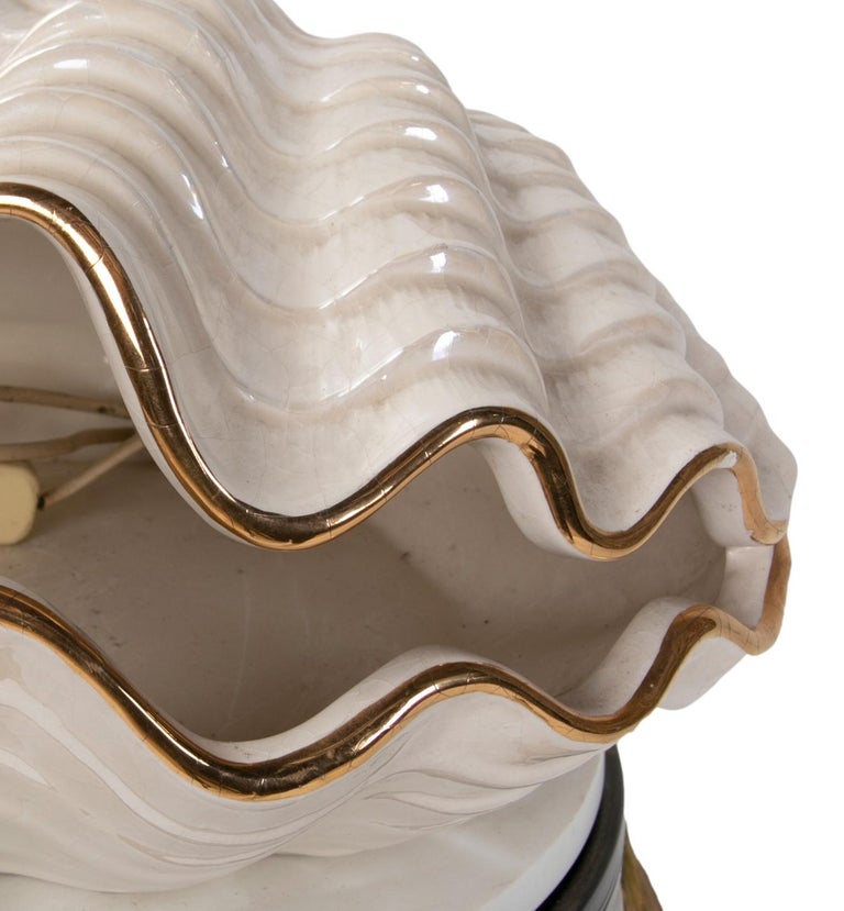 1980s Ceramic Shell-Shaped Table Lamp with Gilded Edges For Sale at 1stDibs