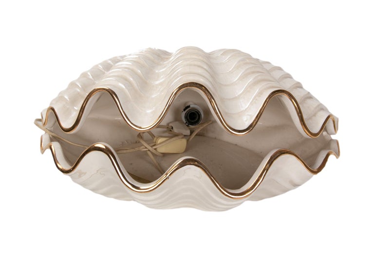 1980s Ceramic Shell-Shaped Table Lamp with Gilded Edges For Sale at 1stDibs