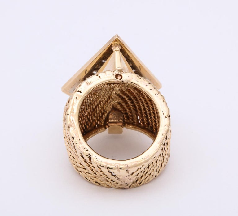 1980s Geometric Kite Shaped Large Diamond with Twisted Rope Design Gold ...