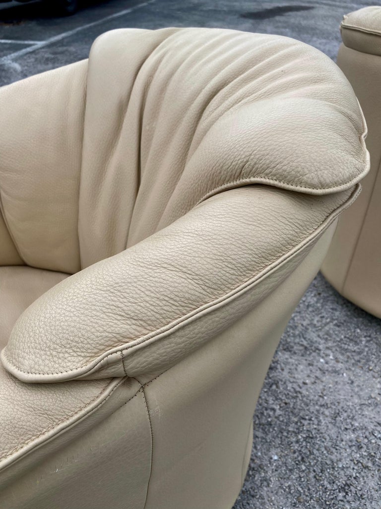 1980s Natuzzi Beige Leather Barrel Swivel Chairs, Set of 2 For Sale at ...