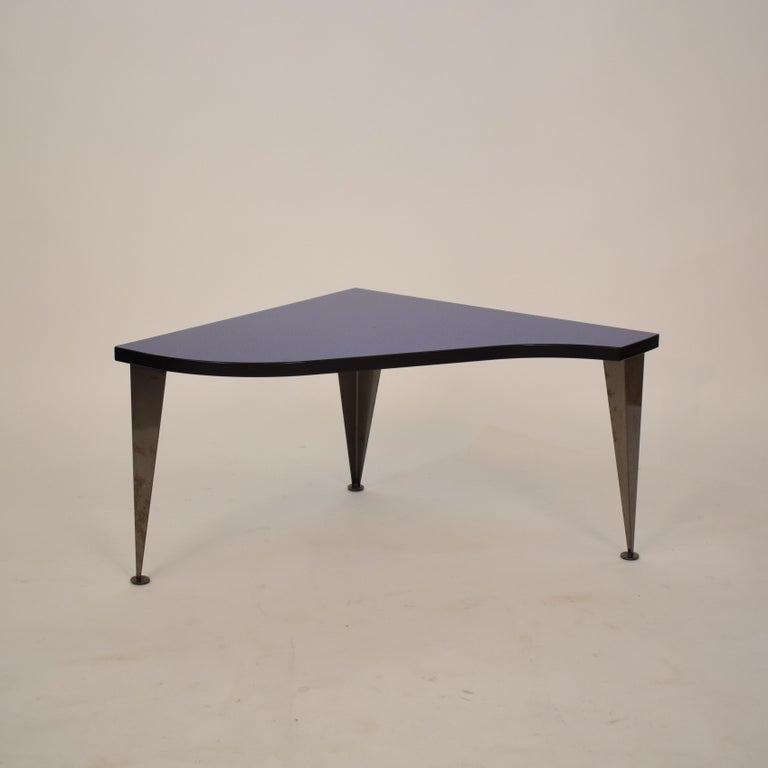 Table basse de groupe Memphis bleue, argentée et noire, de style ...