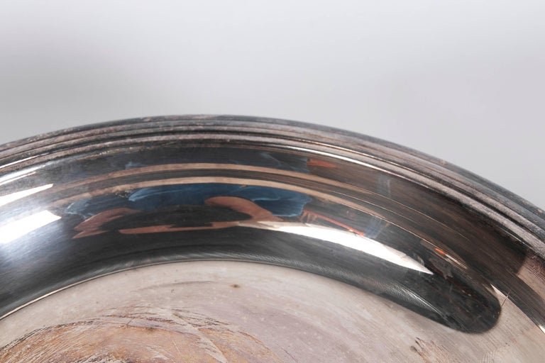 1980s Round Silver-Plated Metal Tray For Sale at 1stDibs