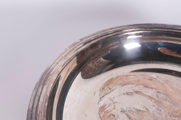 1980s Round Silver-Plated Metal Tray For Sale at 1stDibs