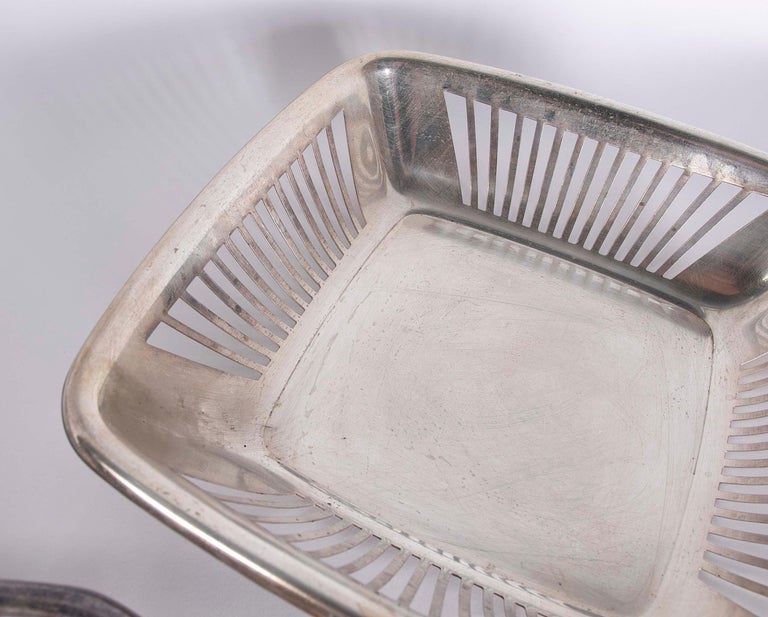 1980s Set of Three Square Silver Plated Metal Trays For Sale at 1stDibs