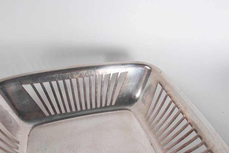 1980s Set of Three Square Silver Plated Metal Trays For Sale at 1stDibs