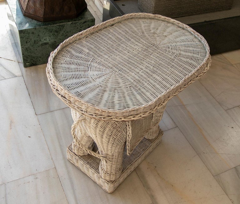 1980s Spanish Hand Woven Wicker Elephant Pedestal Table For Sale at 1stDibs