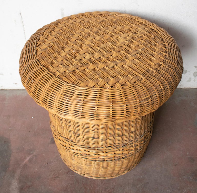 1980s Spanish Hand Woven Wicker Side Table For Sale at 1stDibs