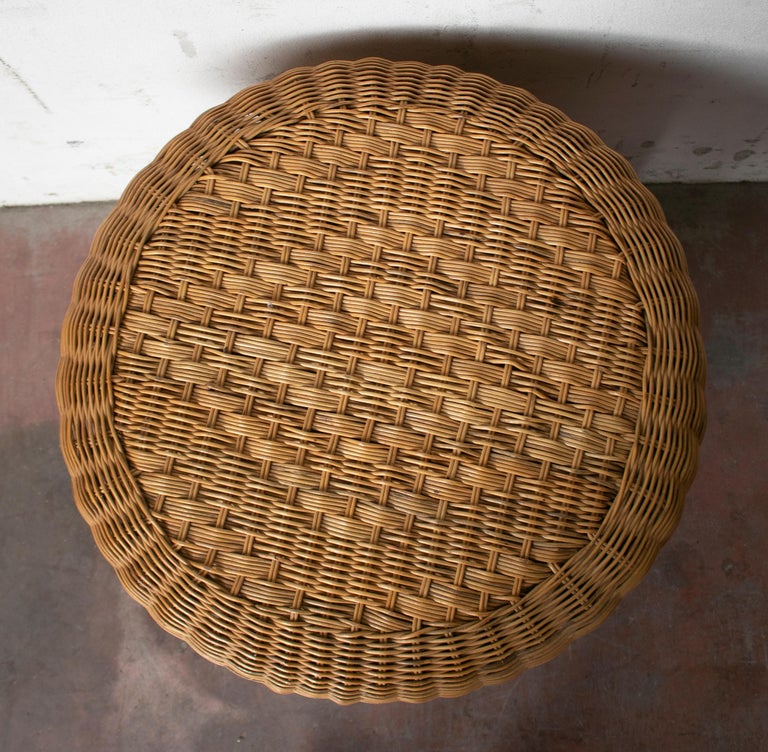 1980s Spanish Hand Woven Wicker Side Table For Sale at 1stDibs