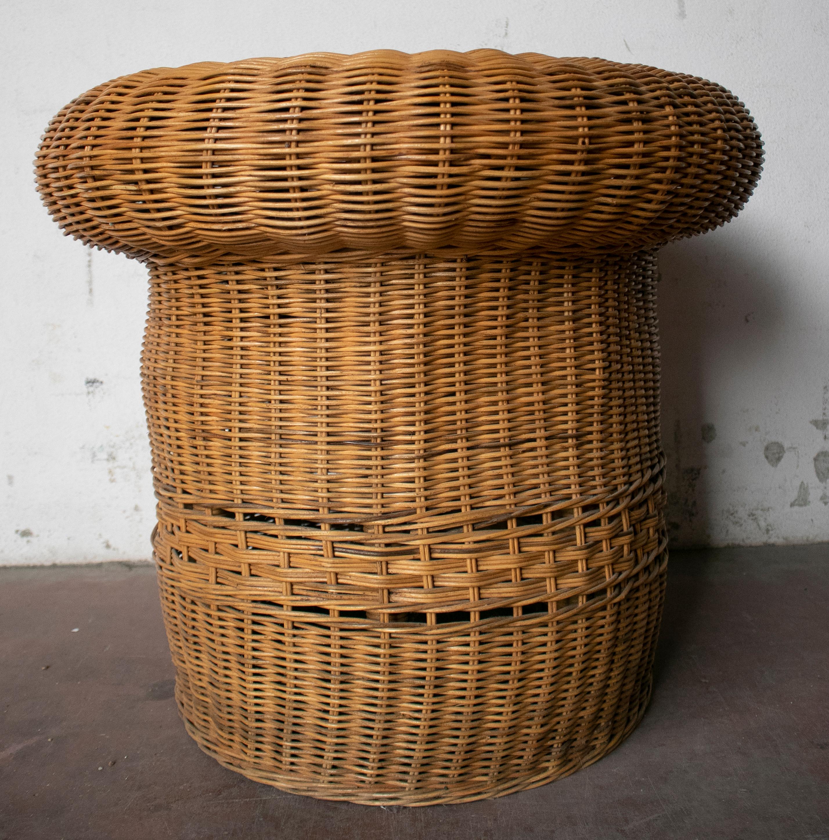 1980s Spanish Hand Woven Wicker Side Table For Sale at 1stDibs