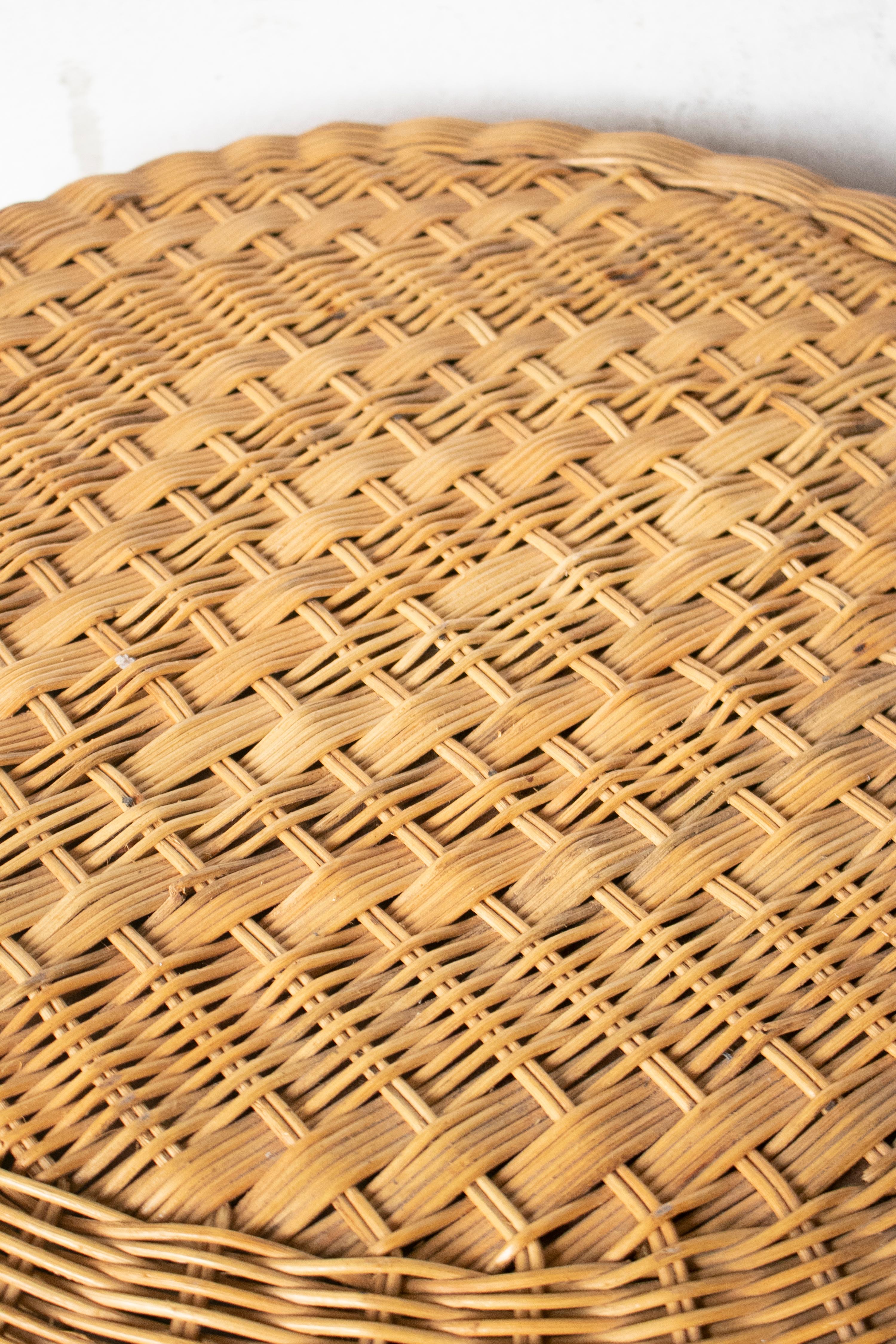 1980s Spanish Hand Woven Wicker Side Table For Sale at 1stDibs