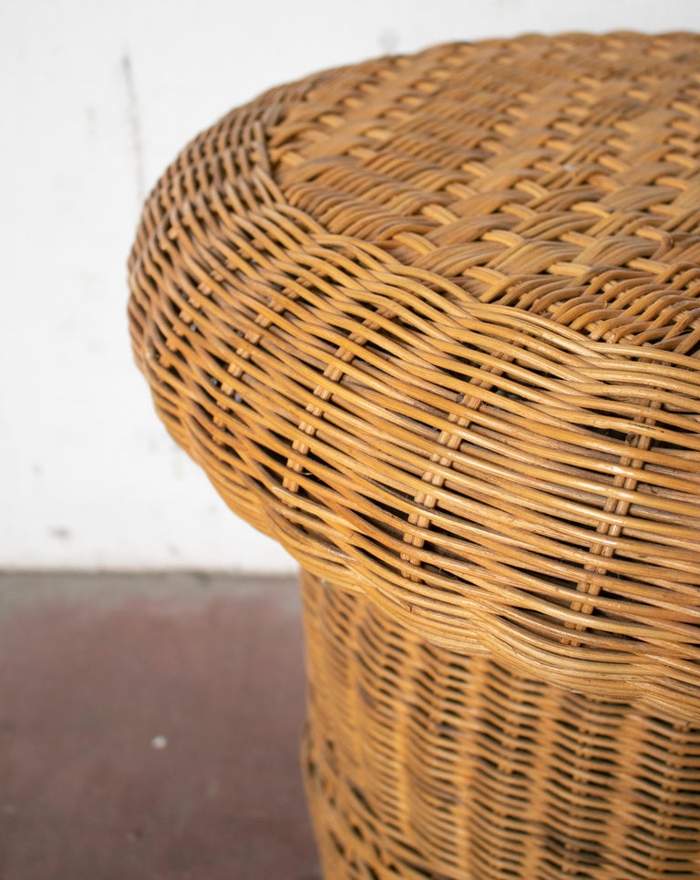 1980s Spanish Hand Woven Wicker Side Table For Sale at 1stDibs