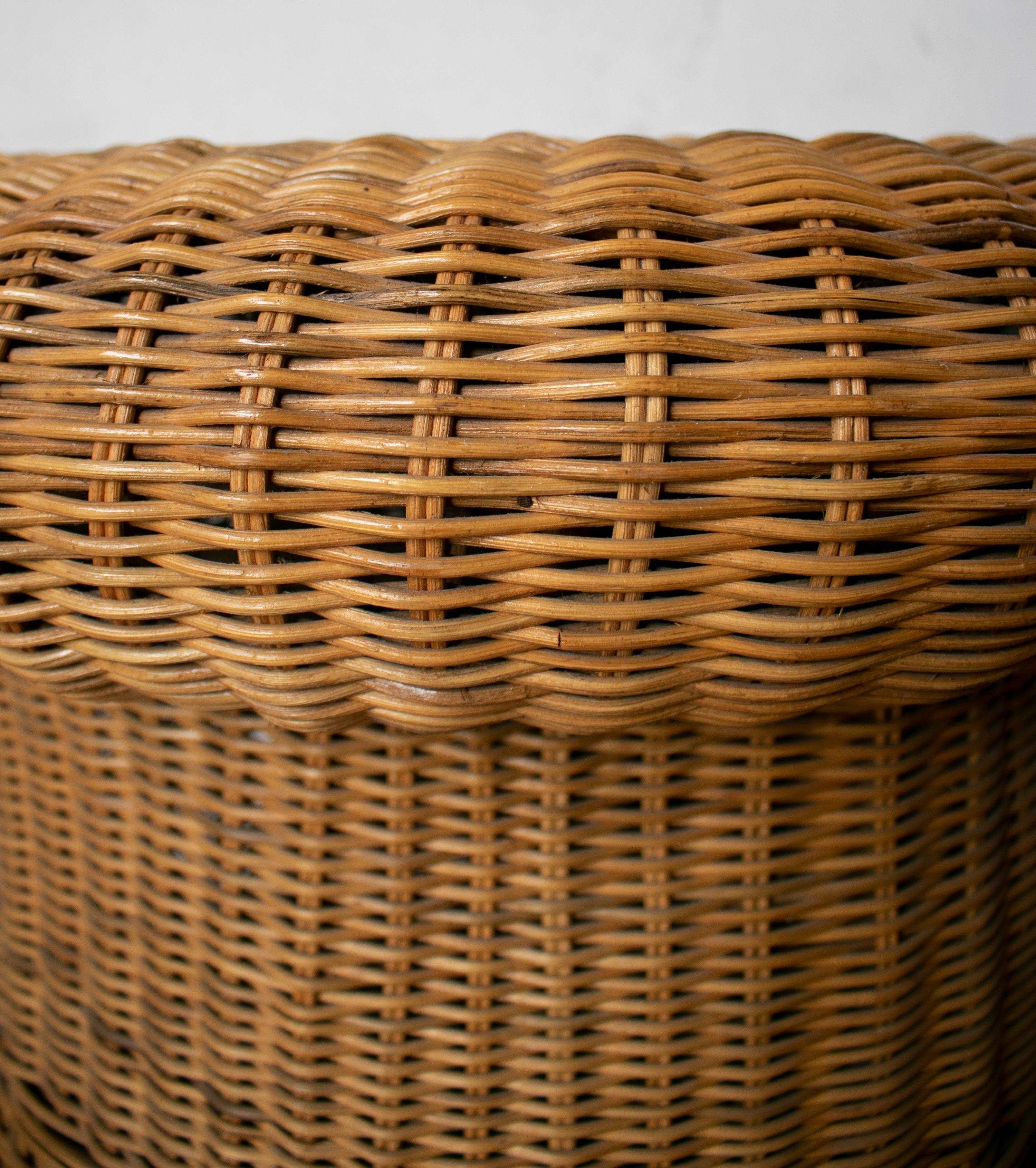 1980s Spanish Hand Woven Wicker Side Table For Sale at 1stDibs
