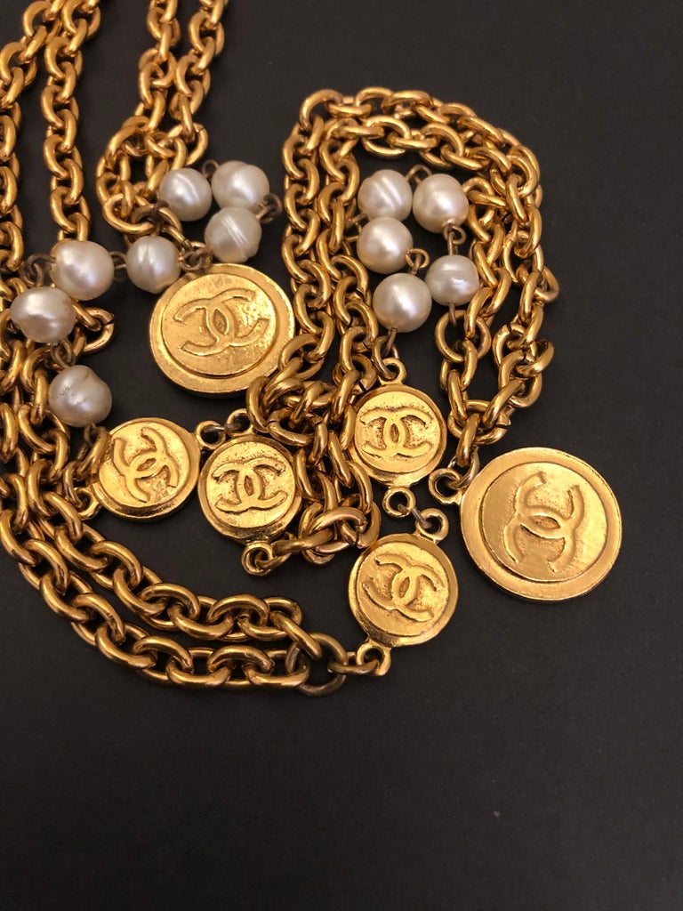 1980s Vintage CHANEL Faux Pearl Gold Toned Chain Necklace For Sale at ...