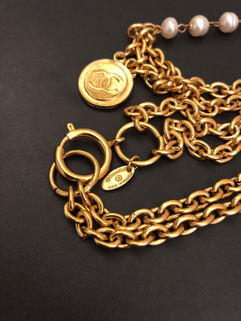 1980s Vintage CHANEL Faux Pearl Gold Toned Chain Necklace For Sale at ...