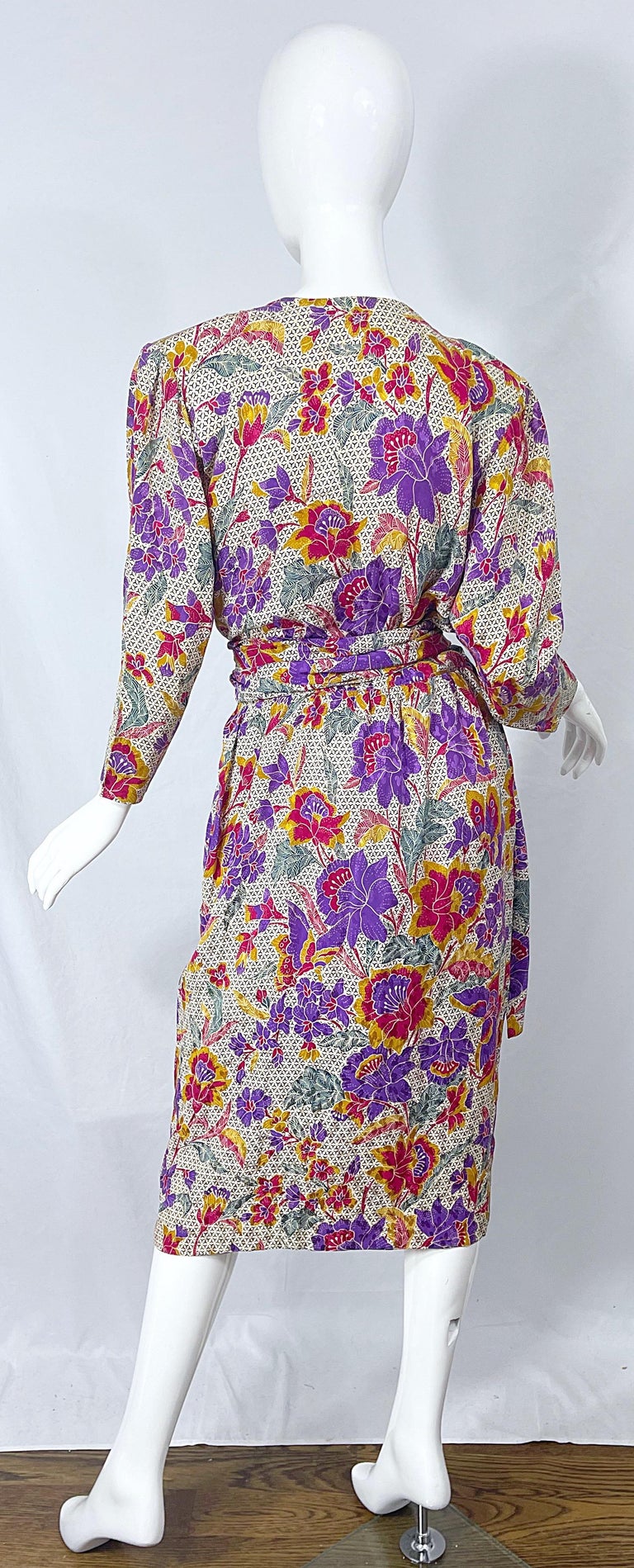 1980s Yves Saint Laurent YSL Size 44 / 12 Flower Logo Print Silk 80s ...