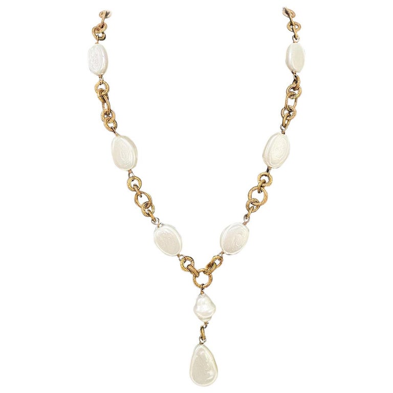1985 Chanel Pearl and Gilt Metal Chain Drop Necklace For Sale at 1stDibs
