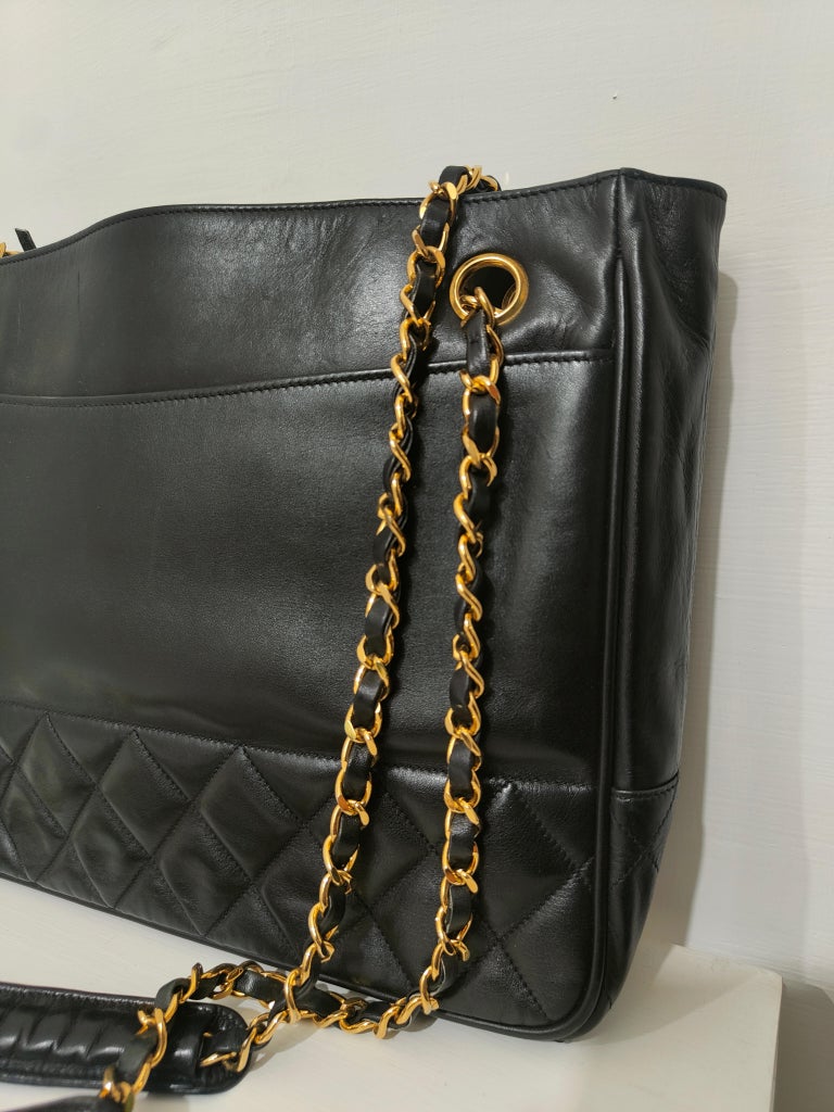 1990s Chanel black leather gold hardware shoulder bag For Sale at 1stDibs