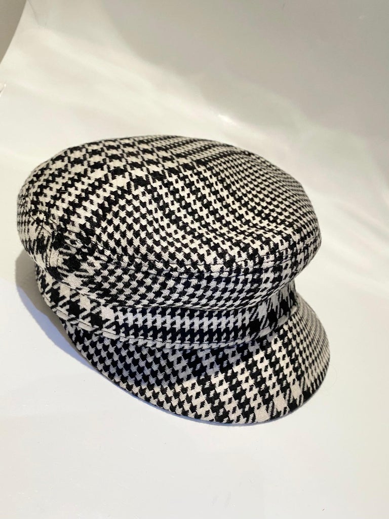 1990s Gianni Versace Black and White Houndstooth Flat Cap For Sale at ...