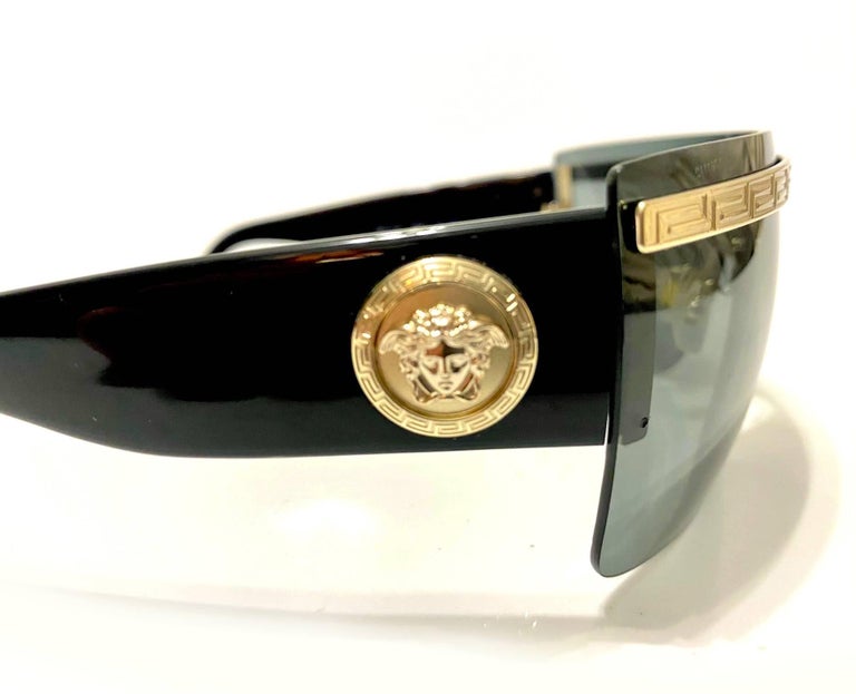 1990s Versace Medusa Medallion Mask Sunglasses For Sale at 1stDibs