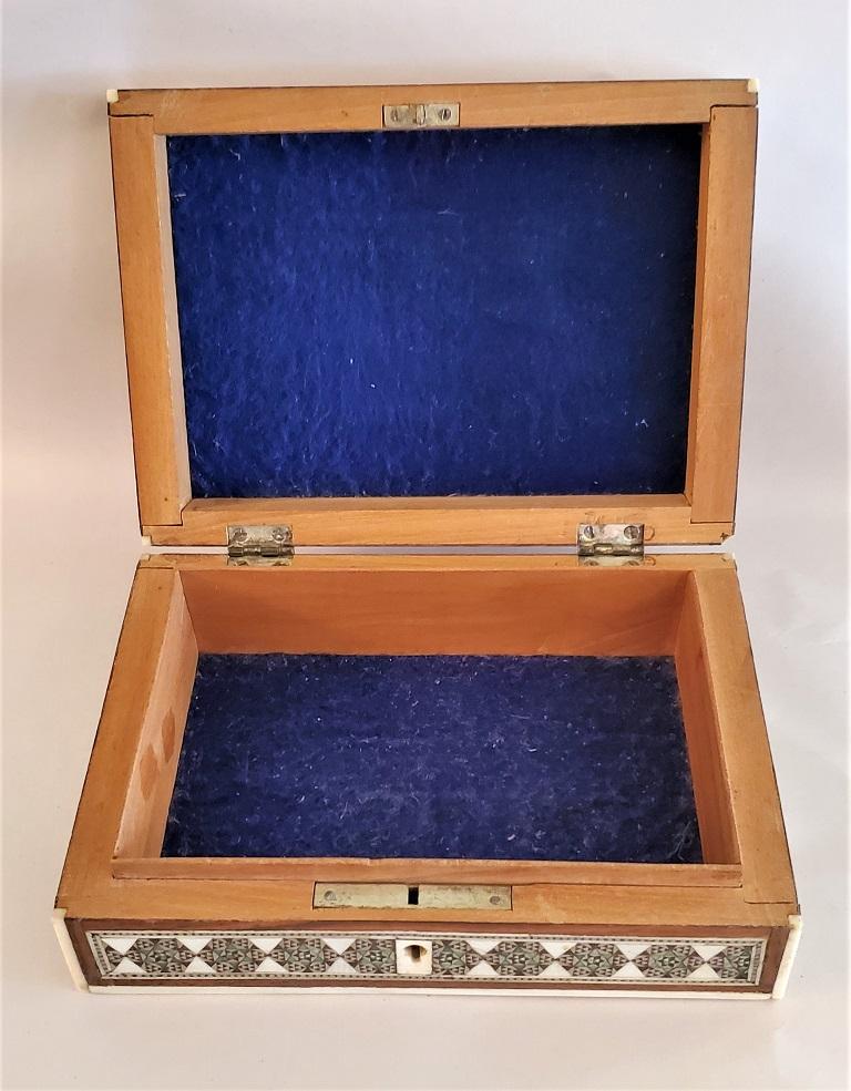 19th Century Anglo Indian Bombay Mother or Pearl Sadeli Trinket Box For ...