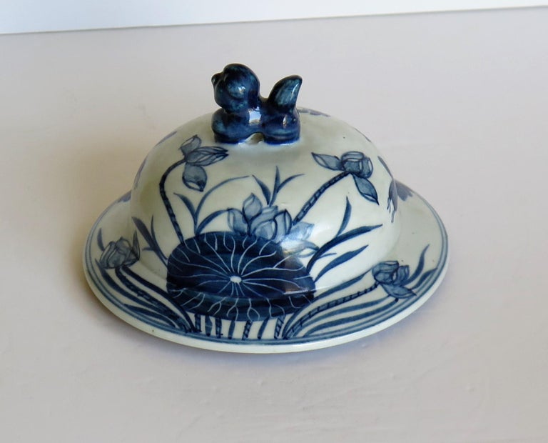 Chinese Export Porcelain Temple Vase and Lid Blue and White Hand ...