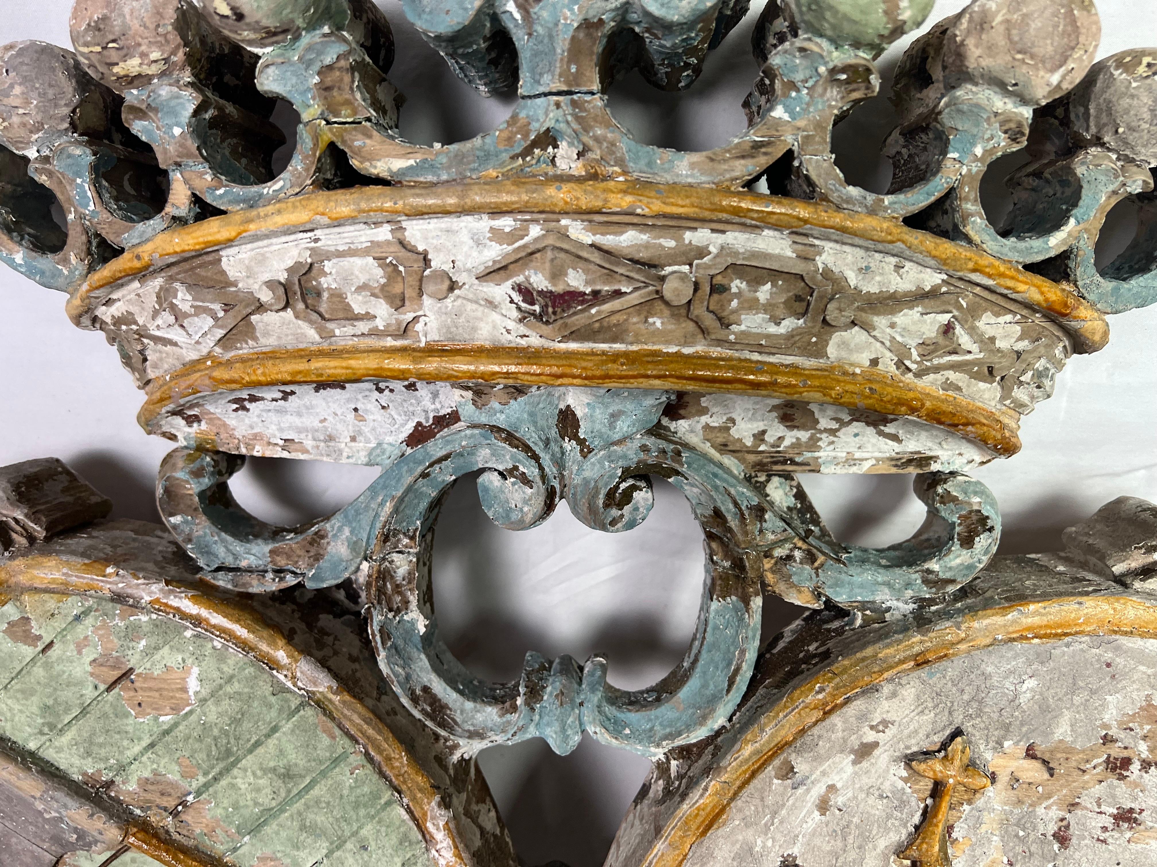 19th C. English Carved Royal Family Crest For Sale at 1stDibs