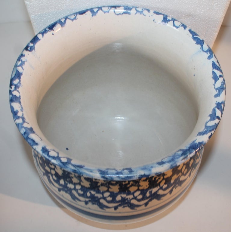 19th C Spongeware Slop Bucket with Lid For Sale at 1stDibs