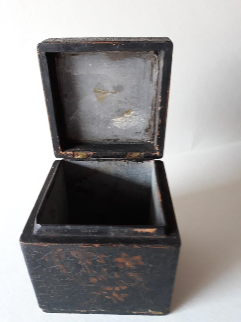 19th Century Old Chinese Tea Box For Sale at 1stDibs
